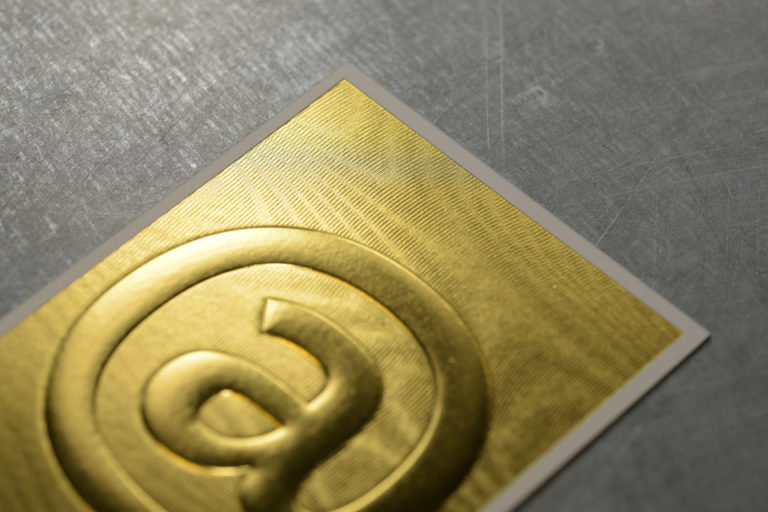 Unsere Musterkollektion: Spannende Veredelungen wie Micro-Embossing